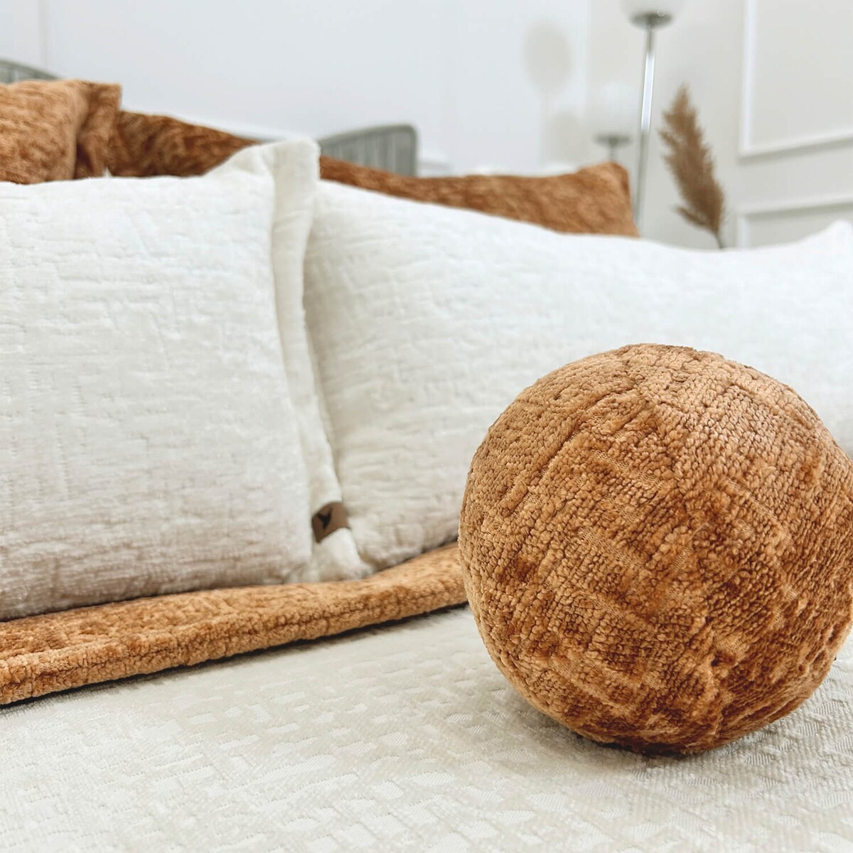 Poduszka HAPPY PILL 30 cm Miedziana | home&you