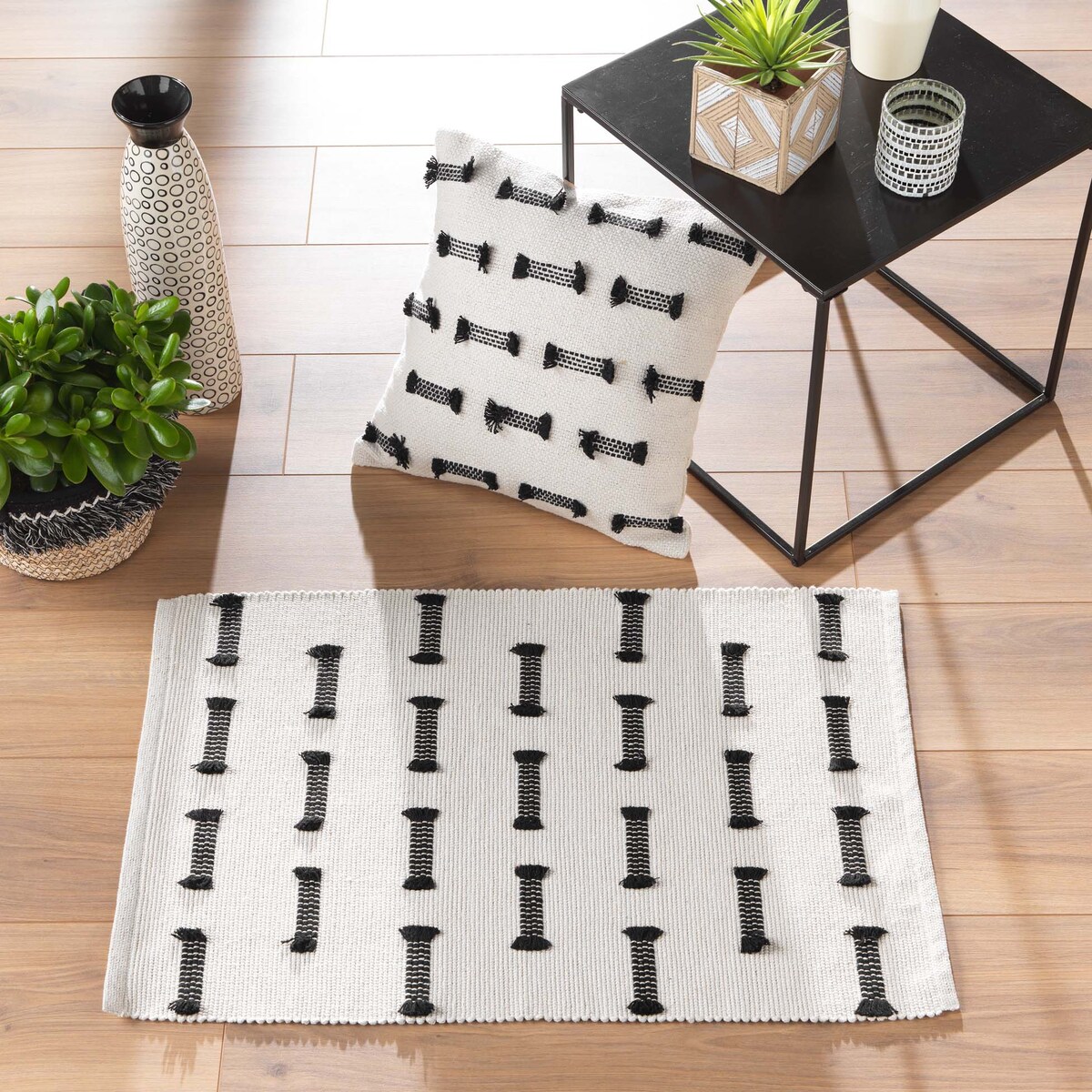 Poduszka dekoracyjna JULINE, 40 x 40 cm | home&you