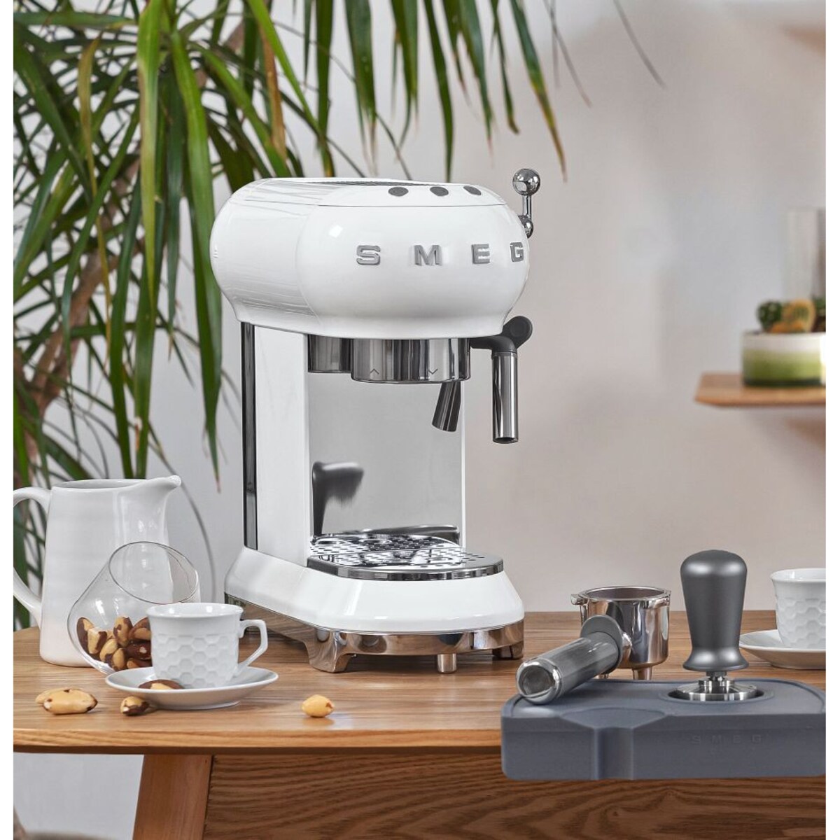Ekspres do kawy kolbowy (biały) 50's Style SMEG