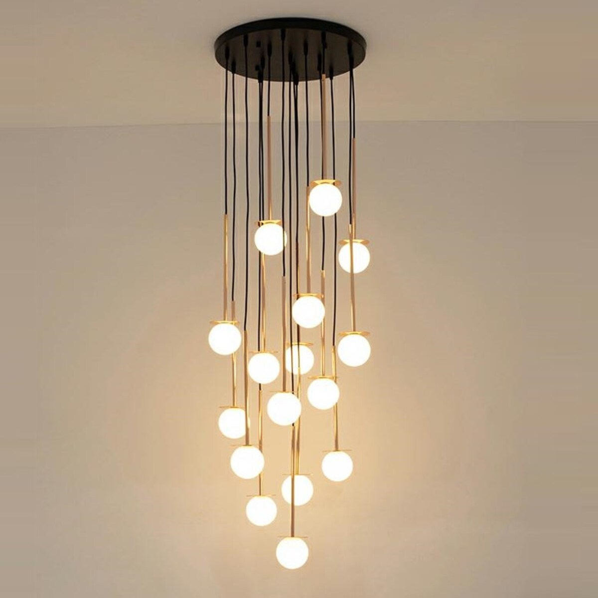 Kaskada lampa wisząca Cannon disc szklane balls złota czarna | home&you