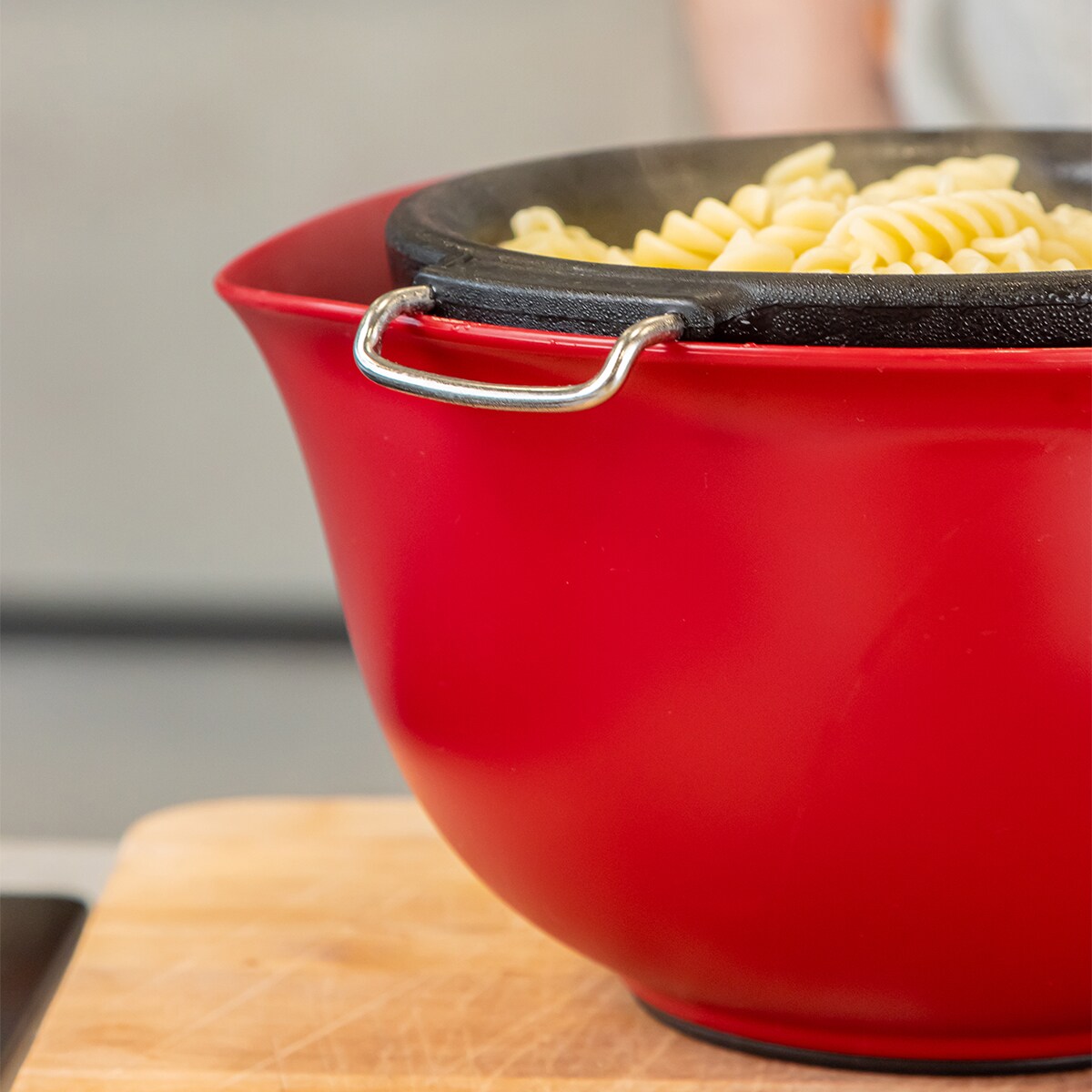 KitchenAid sitko kuchenne z uchwytem 18cm CORELINE Empire Red | home&you