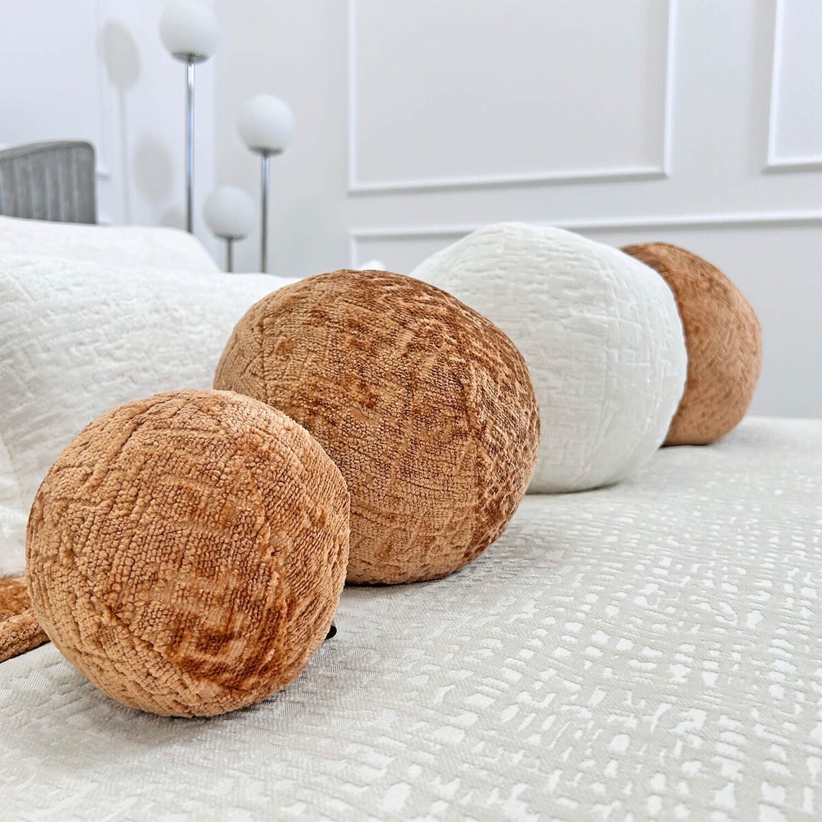 Poduszka HAPPY PILL 20 cm Miedziana | home&you